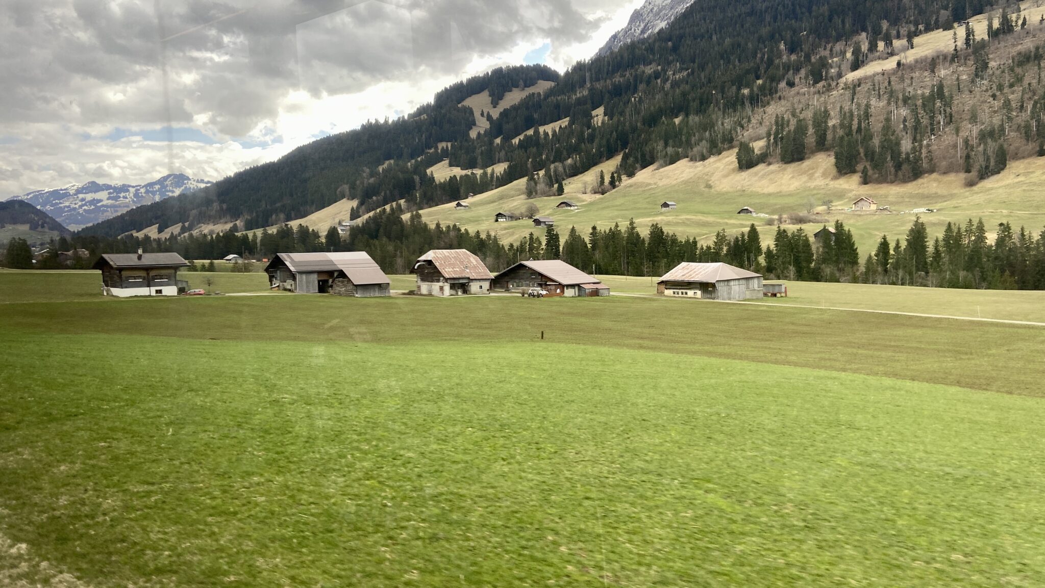 How To Ride the GoldenPass Express | Swiss Panoramic Train – Aplins in ...