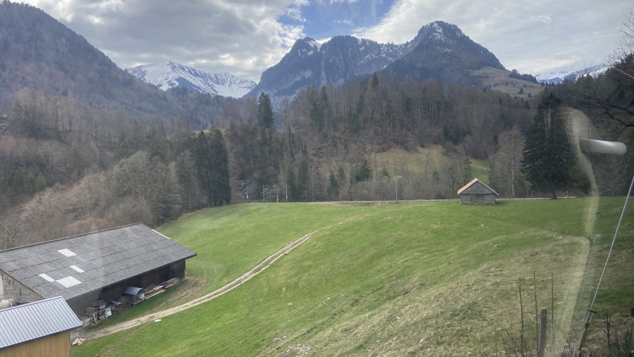 How To Ride the GoldenPass Express | Swiss Panoramic Train – Aplins in ...
