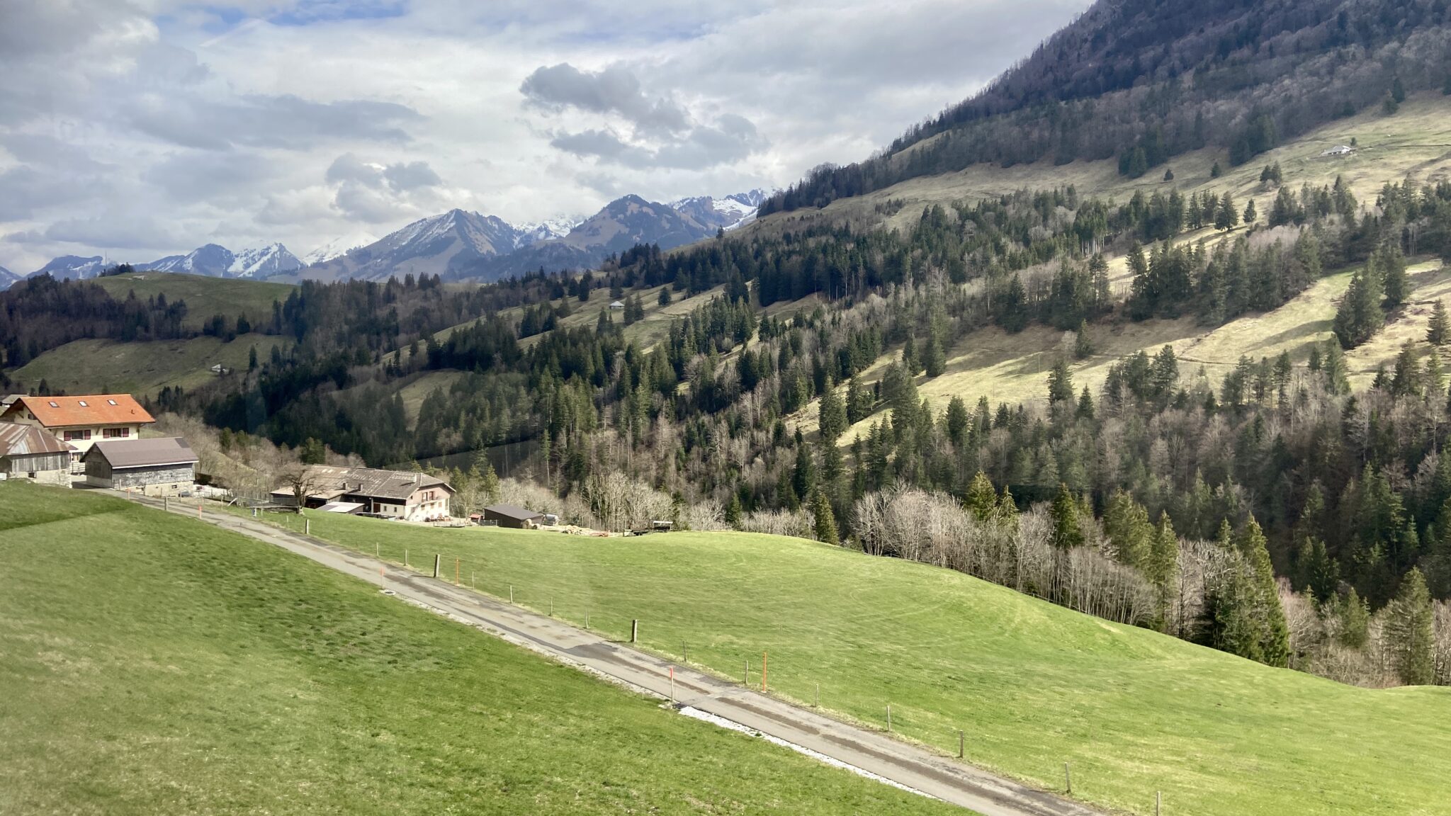 How To Ride the GoldenPass Express | Swiss Panoramic Train – Aplins in ...